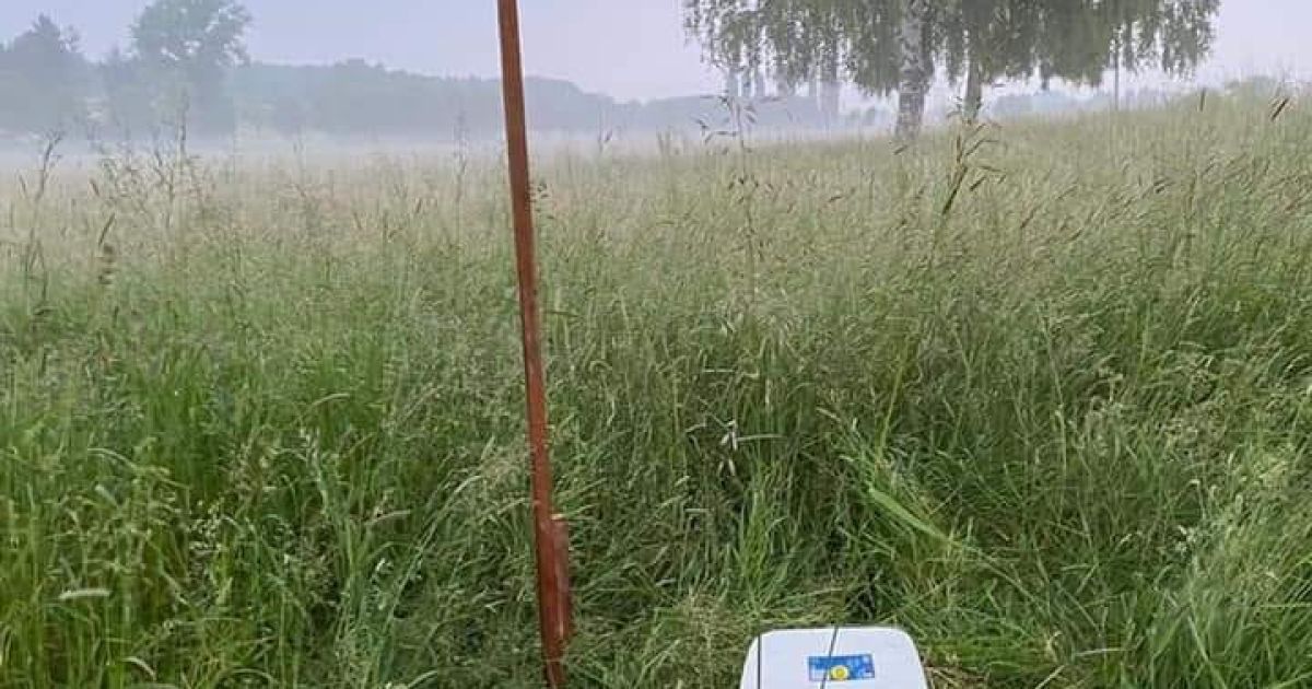 Če na sprehodu opazite narobe obrnjen koš za perilo, se ga nikar ne dotikajte! - Svet24.si