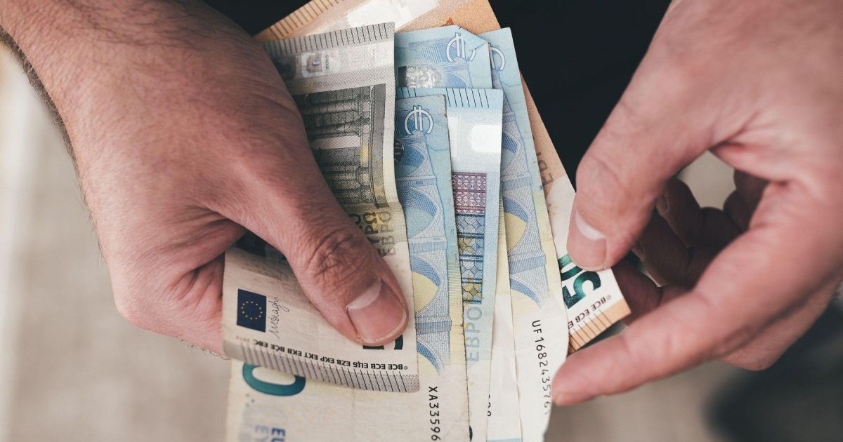 Našli roparje, ki so 92-letniku v Črnomlju ukradli več kot 10 tisoč ...