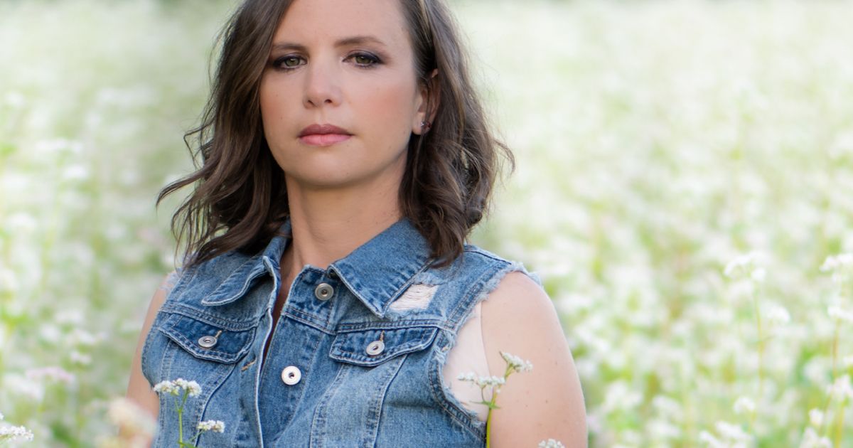 Ana - Hold Me - Svet24.si