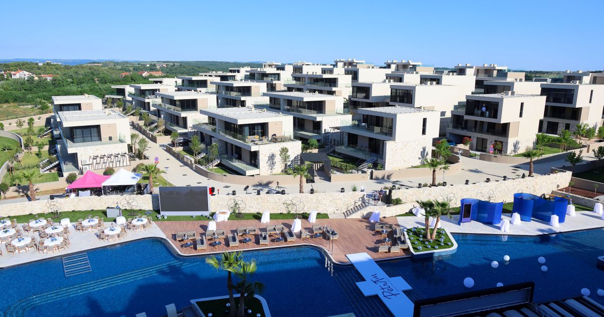 Vile s pogledom na Piranski zaliv za 1300 evrov na noč - Svet24.si