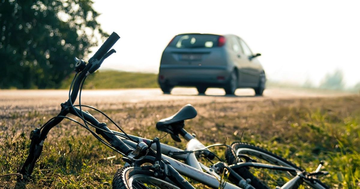 Zadet voznik pri Vodicah pokosil kolesarja in kolesarko - Svet24.si