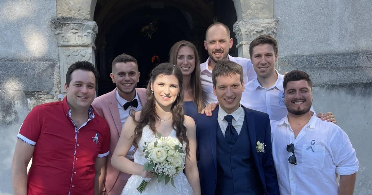 Avseniki so do oltarja pospremili Denisa - Veseljak.si