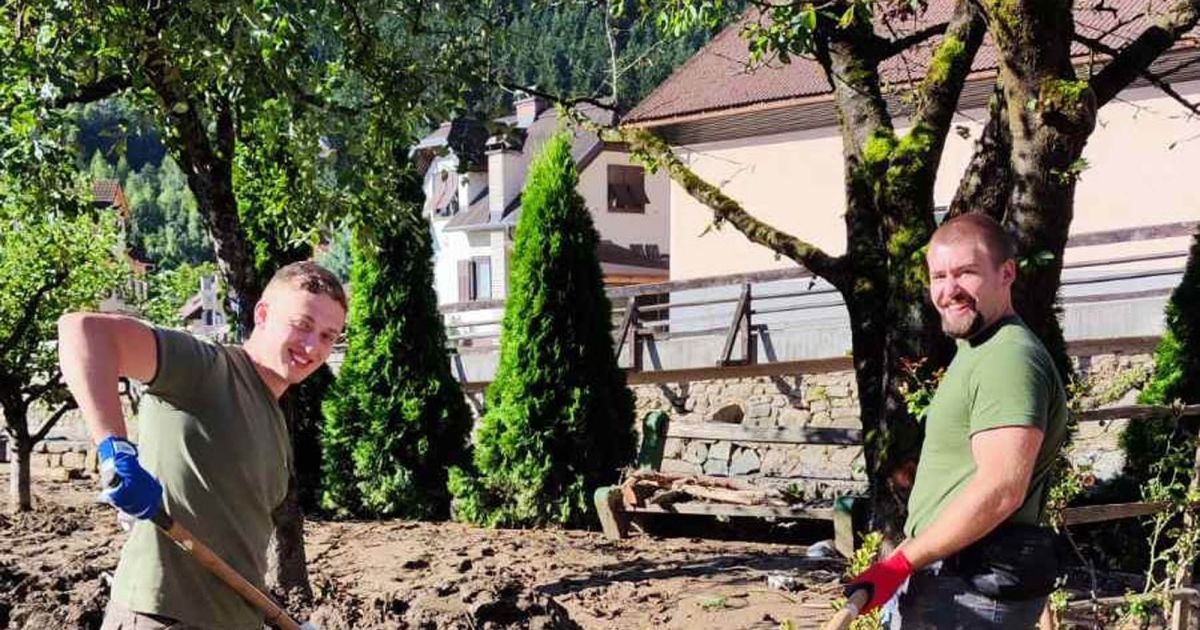 S prostovoljci v poplavljenem Ljubnem: Sranje, to je drug planet ...
