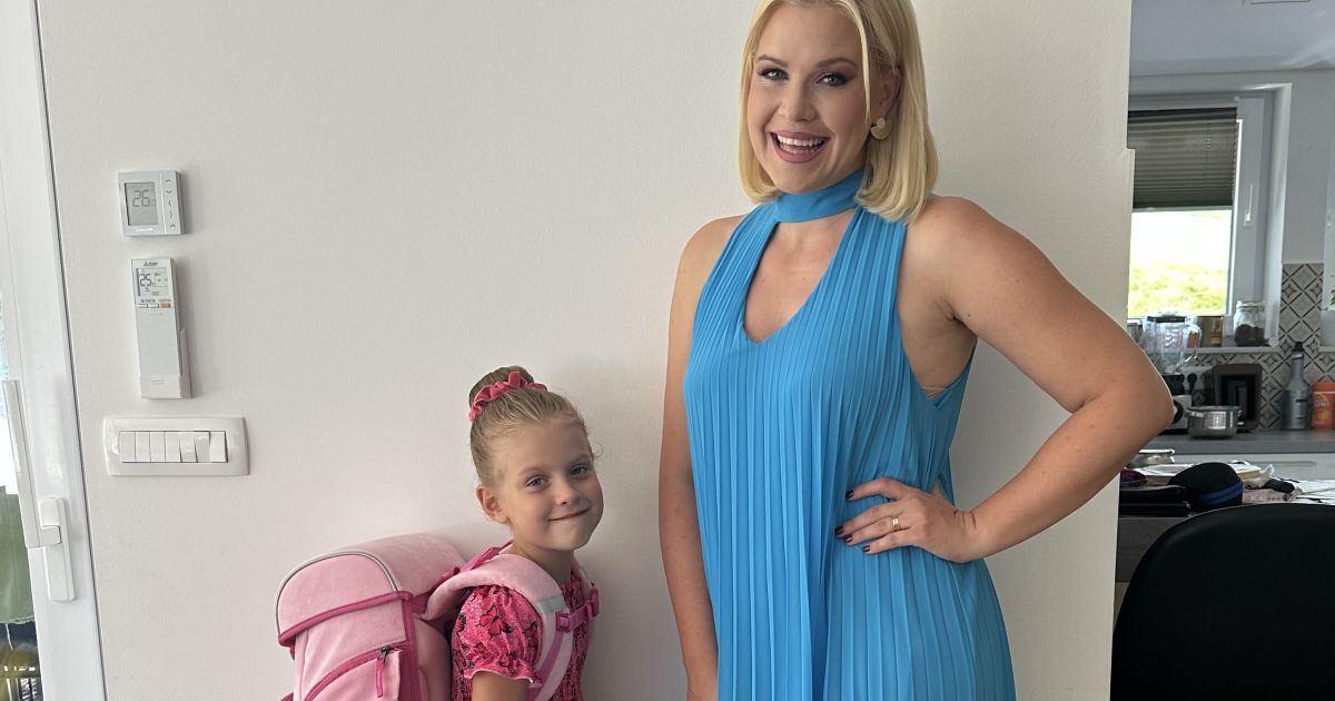 Ema si je izbrala roza šolsko torbico - Revija Lady