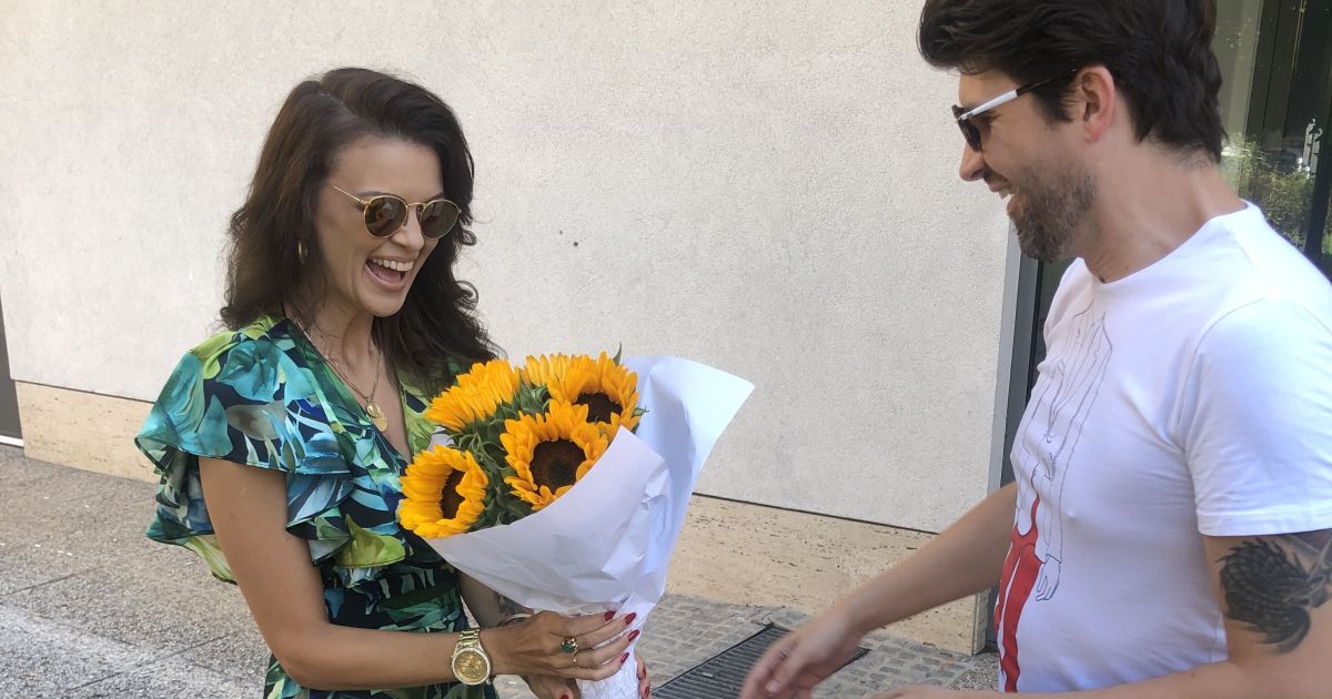 Ujeta v objemu - Svet24.si