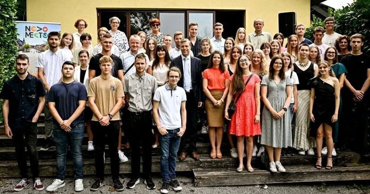 Macedoni sprejel zlate maturante, tudi diamantno maturantko - Svet24.si