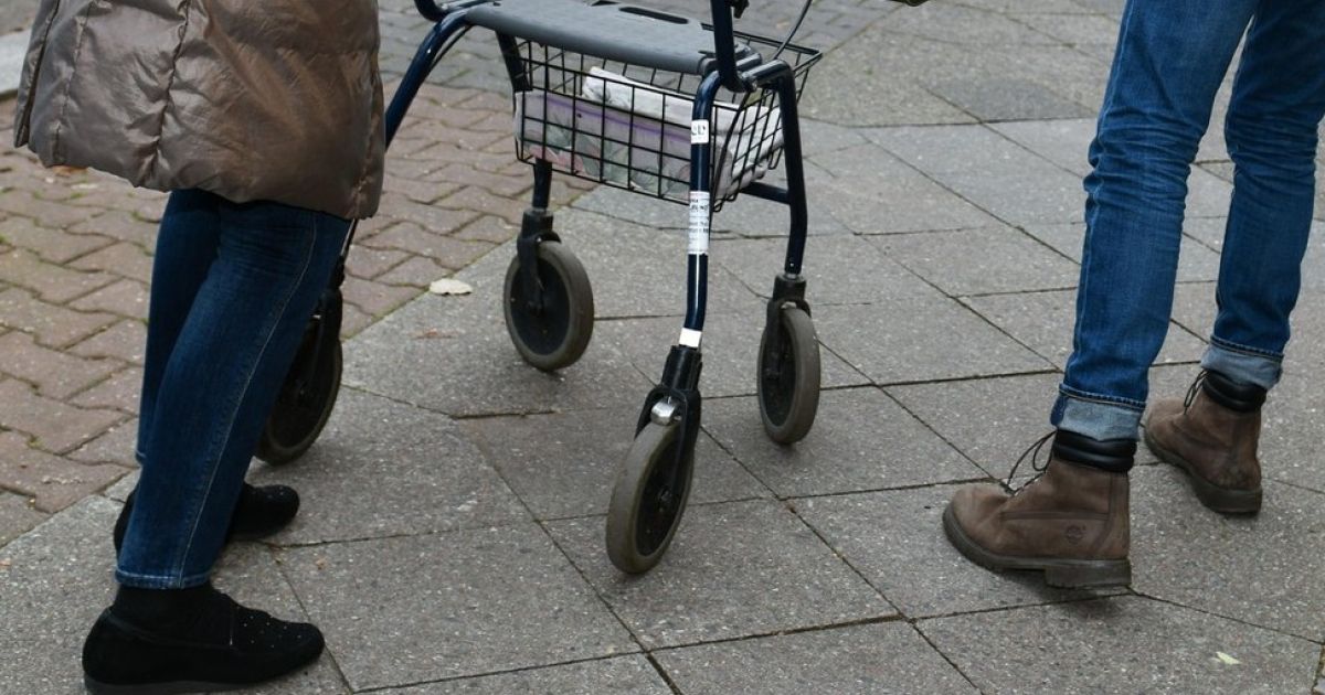 Poskus posilstva 70-letne ženice: »Zgrabil me je in zvlekel v grmovje ...