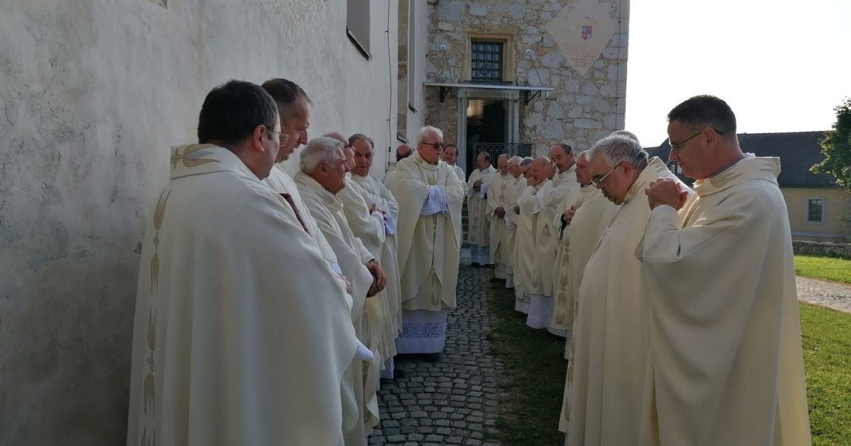 FOTO: Prvi novomeški škof Andrej Glavan danes praznuje 80. rojstni dan ...