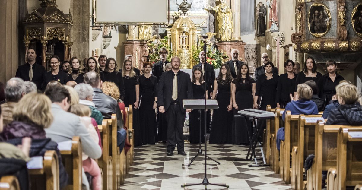 Ventus Aquilo v ljutomerski cerkvi: Čarobni koncert zborov Orfej in ...