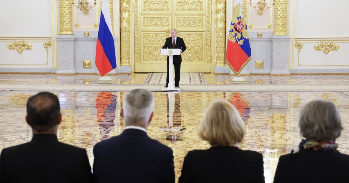 Putin v pogovoru s slovensko veleposlanico: Dvostranski dialog med ...