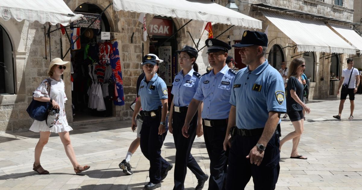 Vlado policiste označil za idiote, zdaj mora plačati kazen - Svet24.si