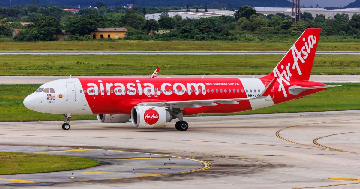 Požar na letalu med letom na Tajsko potniki gasili z vodo iz plastenk ...