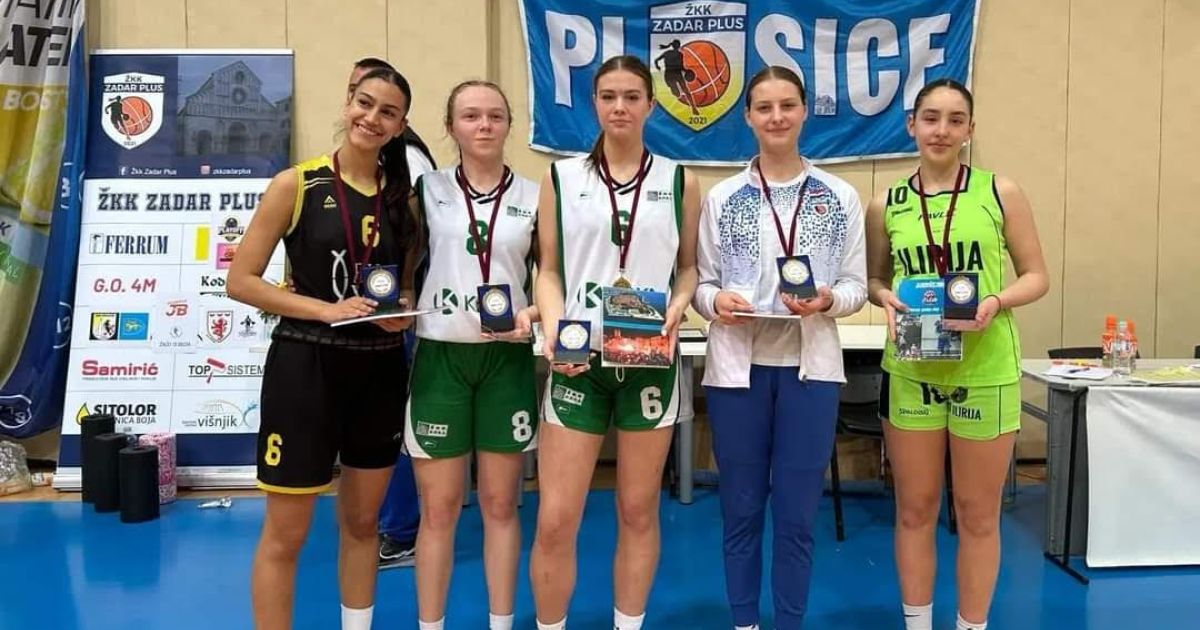 Dekleta ŽKK Krka s prvim in drugim mestom v Zadru - Svet24.si