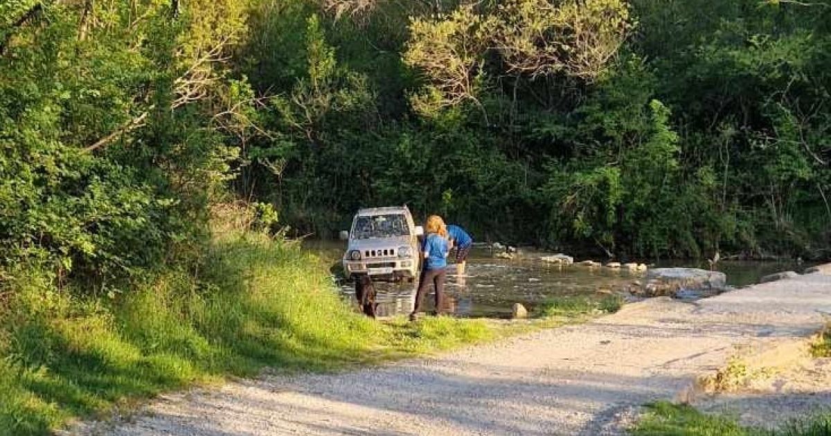 Foto: Vozilo s čistilom pral kar v Dragonji, na območju Nature 2000 ...