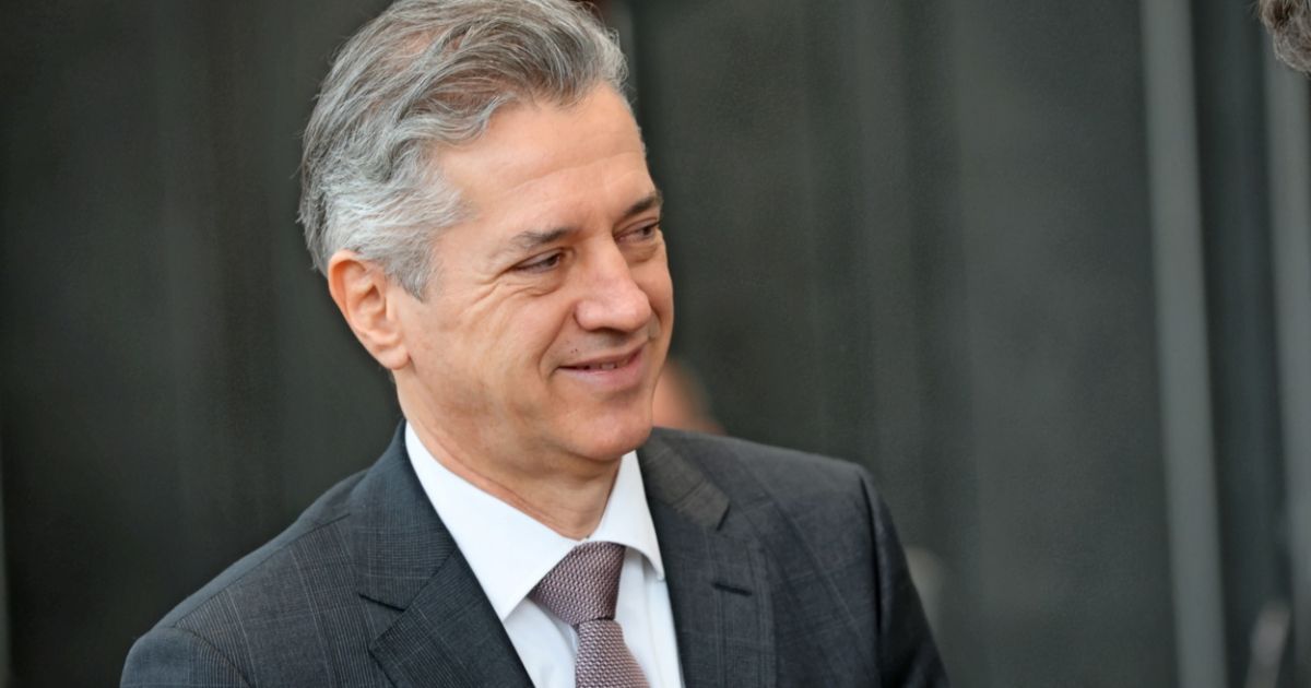 Anketa: Prednost Janše pred Golobom se topi! – Reporter