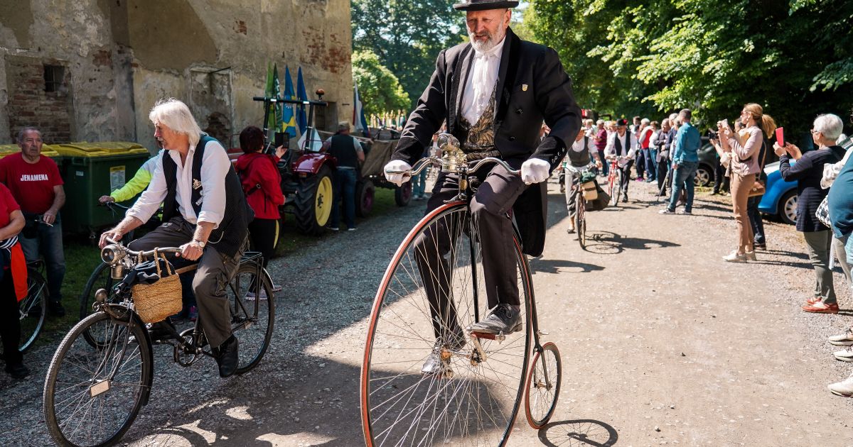 (FOTO) Dimeki organizirali tradicionalni reli s starodobnimi kolesi ...