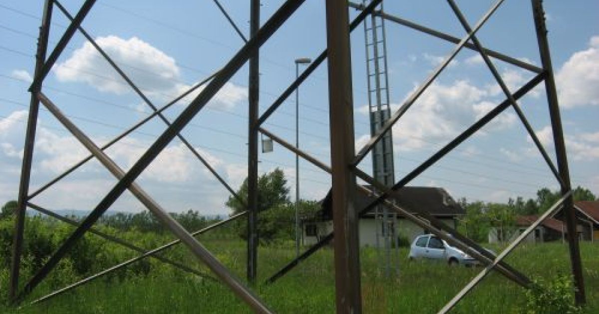 Danes brez elektrike; voda spet pitna - Svet24.si