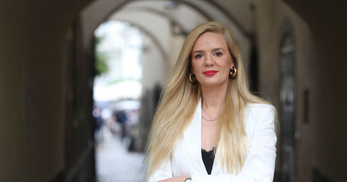 Nekdanja slovenska voditeljica postala doktorica pravnih znanosti ...