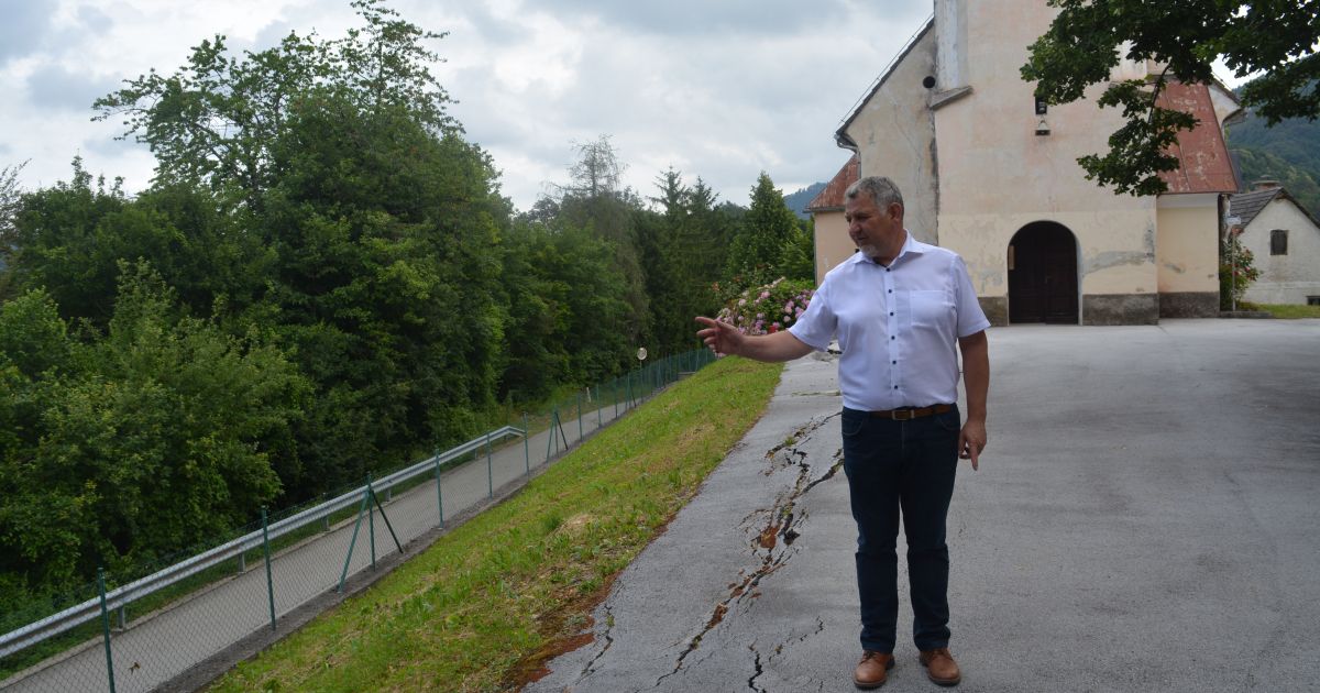Ogroženi lokalna cesta in cerkev - Svet24.si