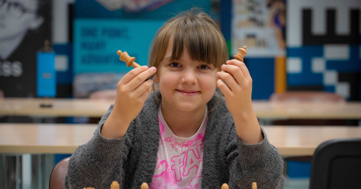 Desetletna vrhunska šahistka Ema Jakša in njeni starši: "Kako vzgojiti ...