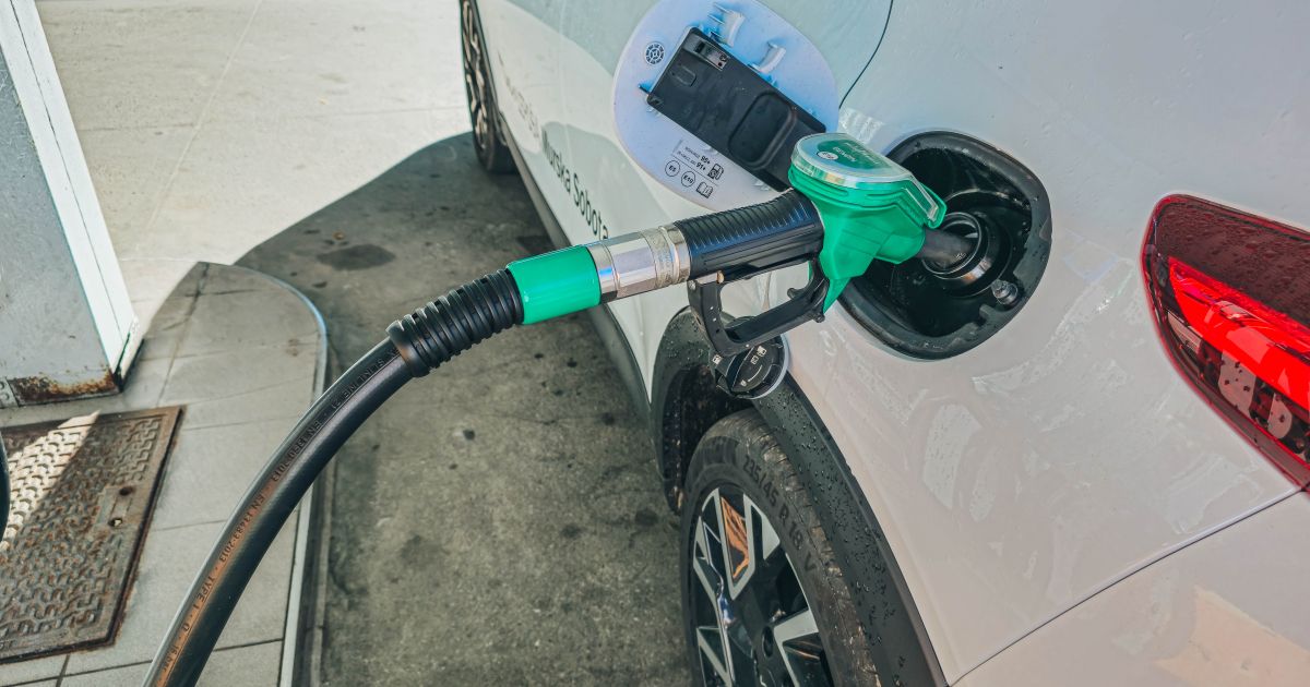 Najdražje gorivo smo točili sredi leta 2022, cene so bile pod evrom ...