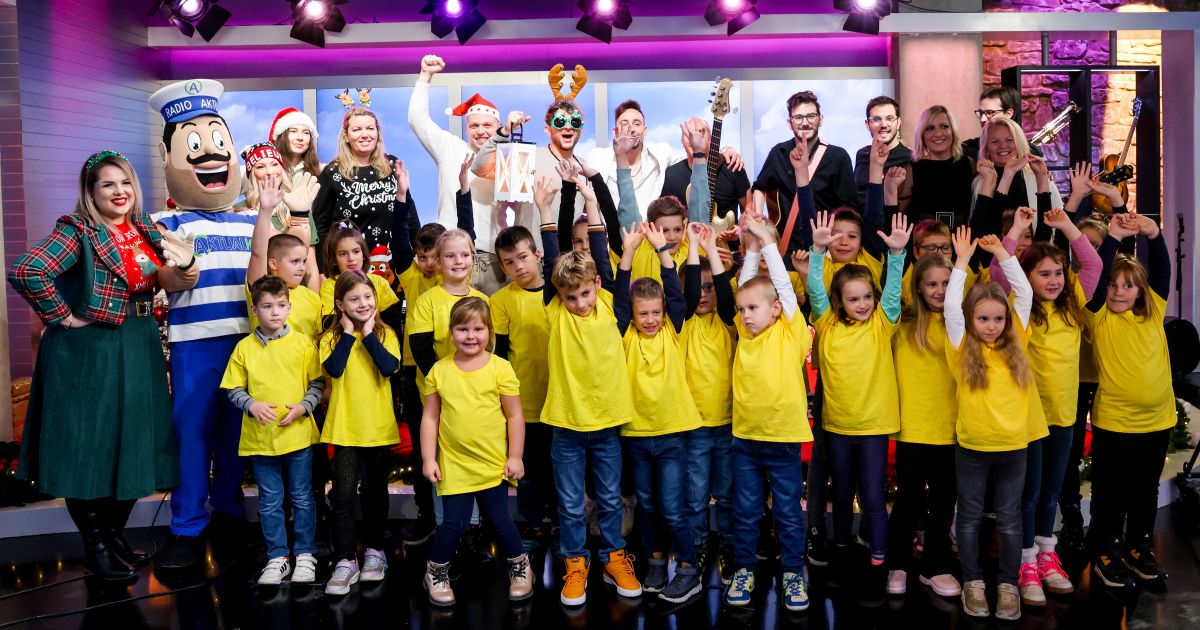 (Foto) Prižig lučk na Aktualu: otroci prinesli dobro energijo, Roka ...