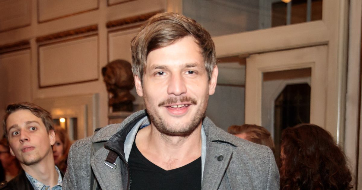 Voditelj kviza Vem s hčerko uživa na belih strminah - Svet24.si