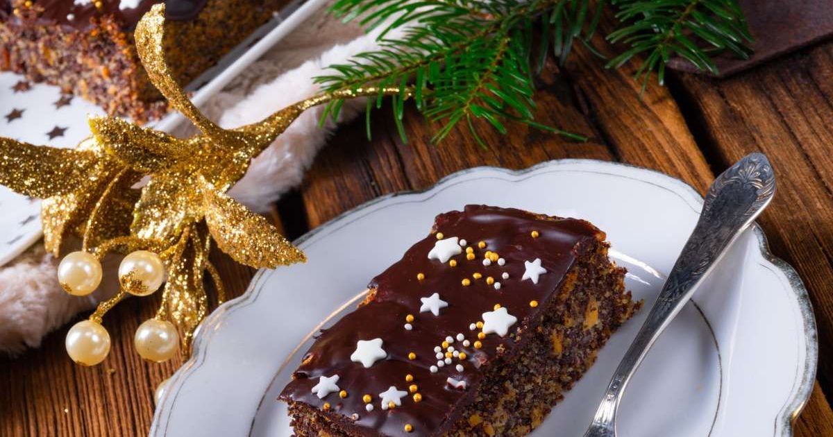 Recept: Makov kolač z jabolki, oblit s čokolado - preprosto in sočno ...