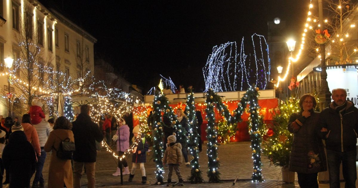 Kristjani bodo ponoči pričakali božič in začeli sveto leto - Svet24.si