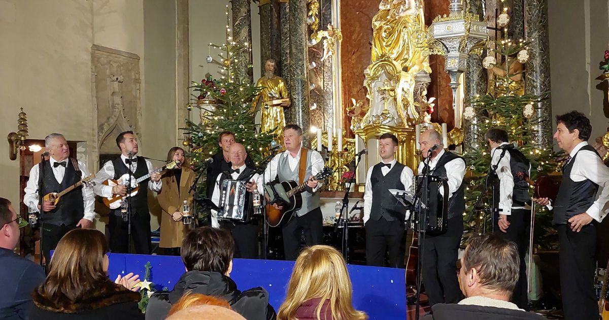 Prifarci nastopili pri Gradu - Vestnik.si