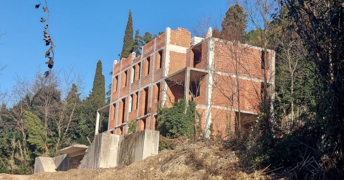 Na Zidarjevo vilo legla tišina, na vidiku dražba - Svet24.si