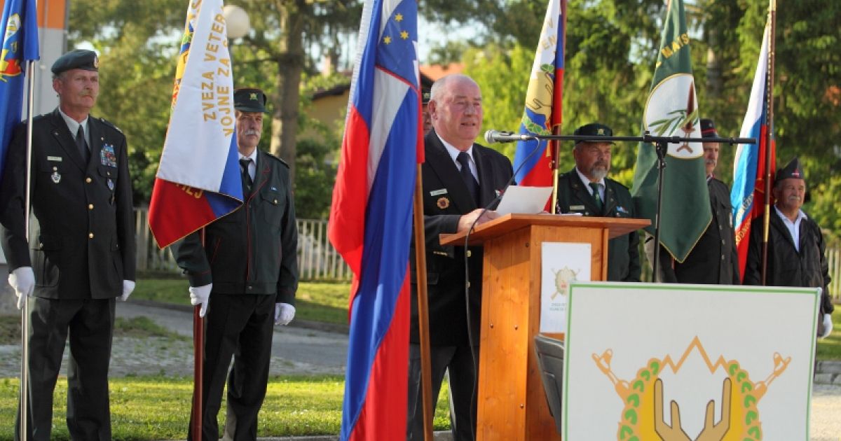 Ptuj : Spominska slovesnost ob obletnici prvega strela leta 1991 - Štajerski Tednik