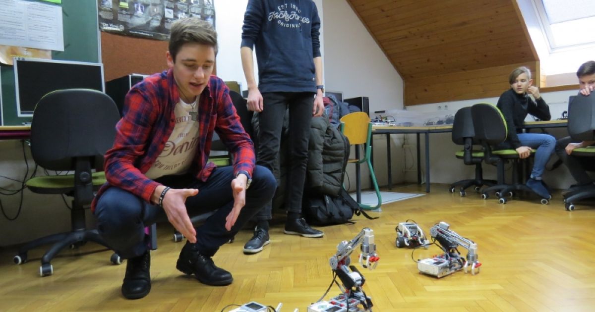 Robotika na Osnovni šoli Videm: Od lego kock do proizvodne linije ...