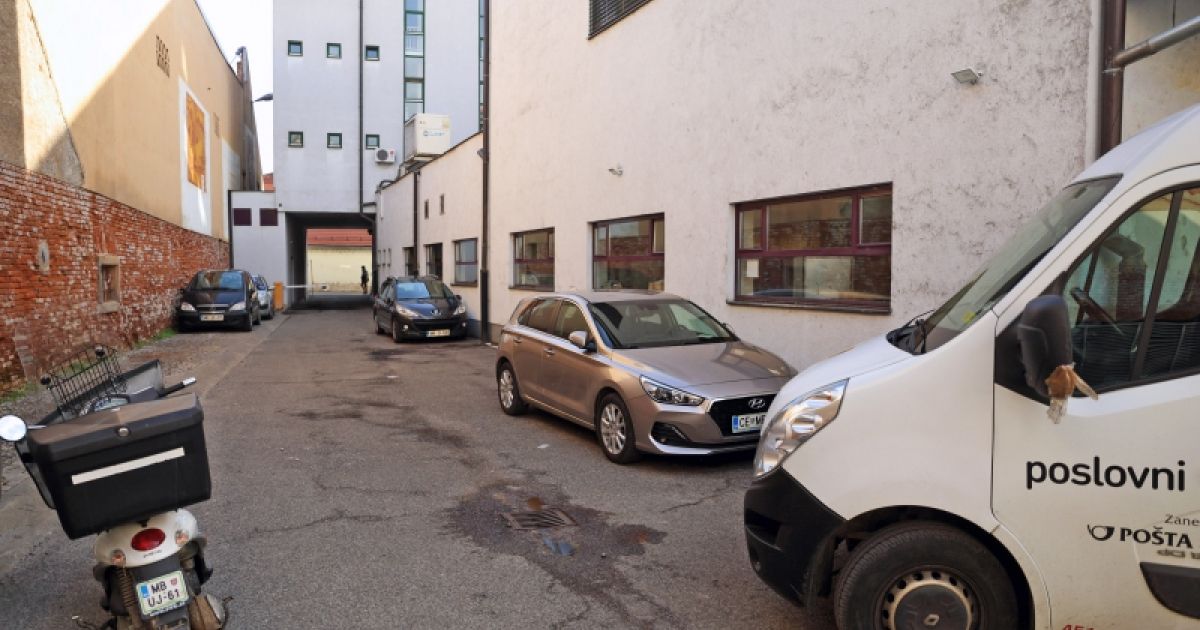 Ptuj: Težave s parkiranjem na Vodnikovi , Pošta zasede vsa parkirišča ...