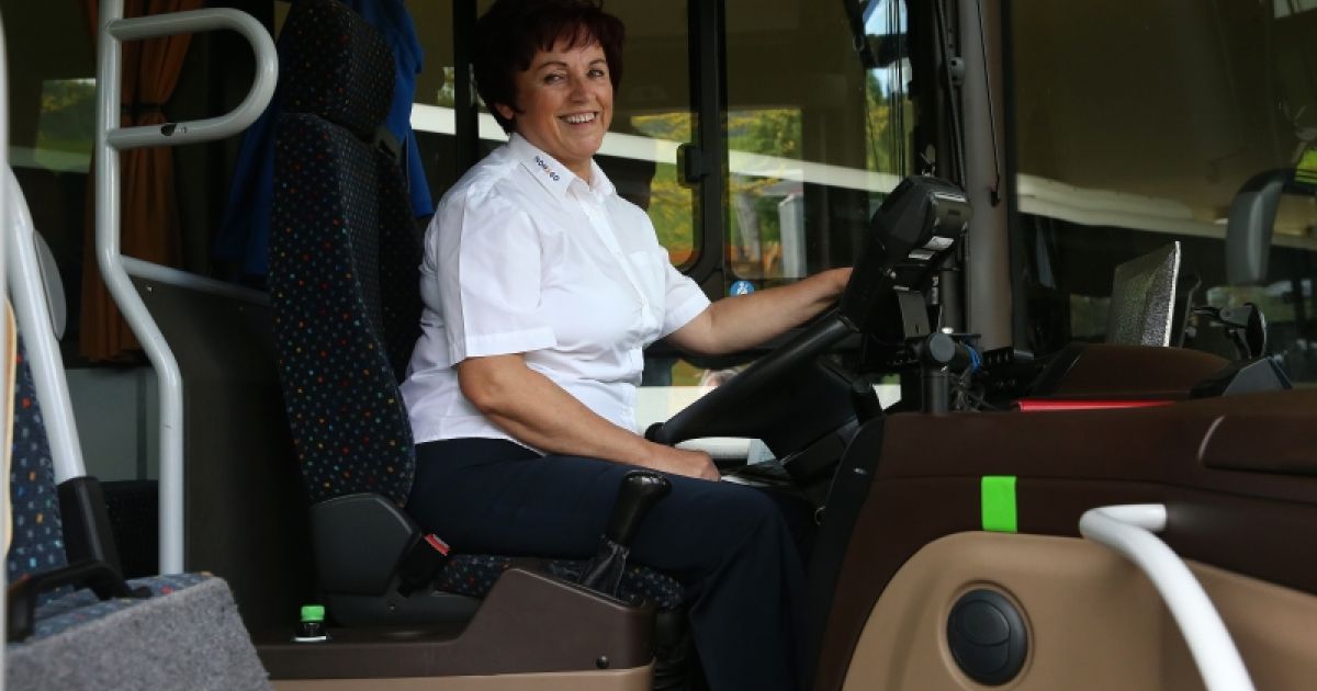 Kateder zamenjala za volan avtobusa - Novi Tednik
