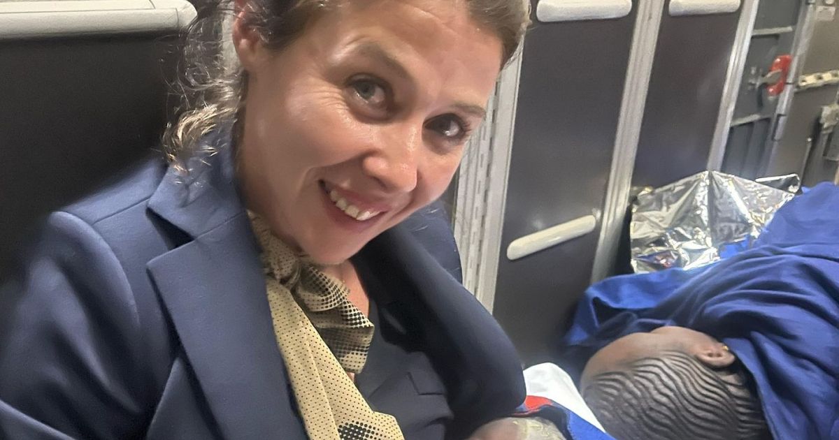 Ko se zgodi čudež: mamica rodila na letalu - Svet24.si