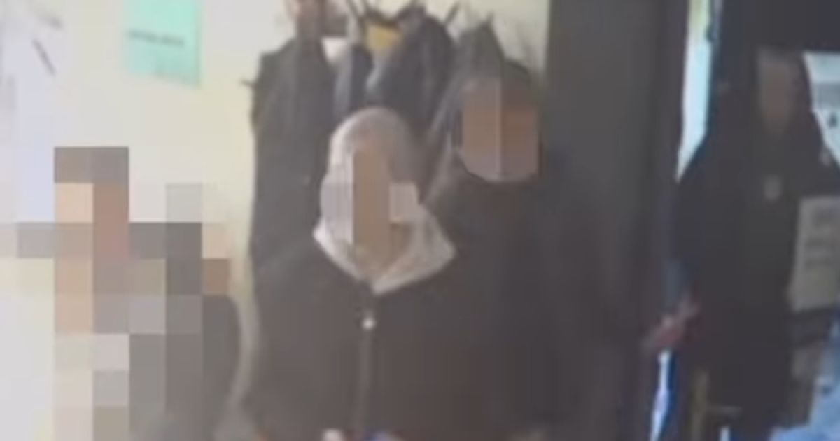 (Video) Obritoglavca v lokalu Pritličje pozdravila "Sieg Heil" in ...