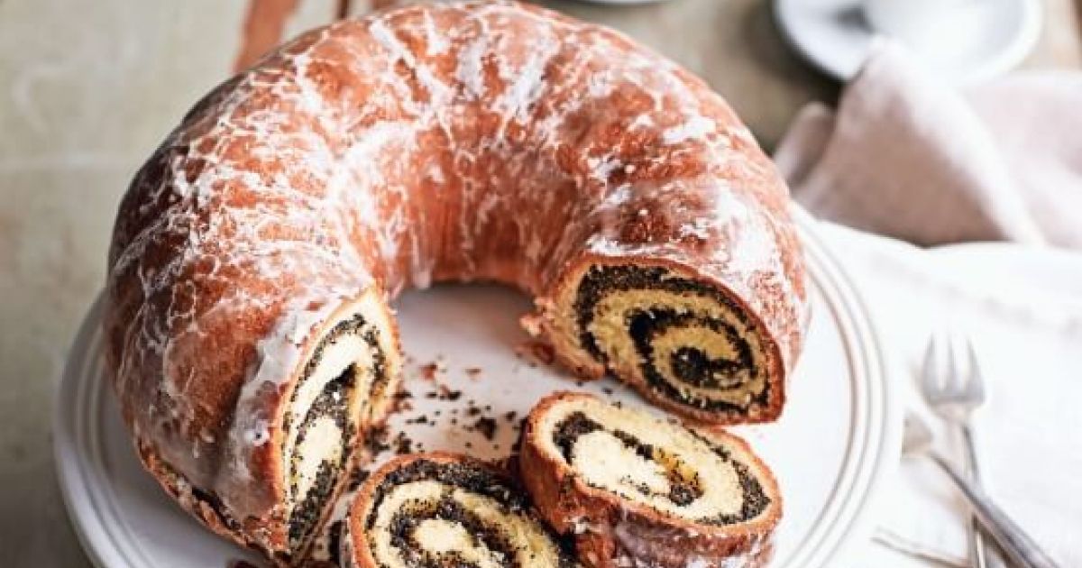 Makov venec z vaniljevo sladkorno glazuro - Svet24.si