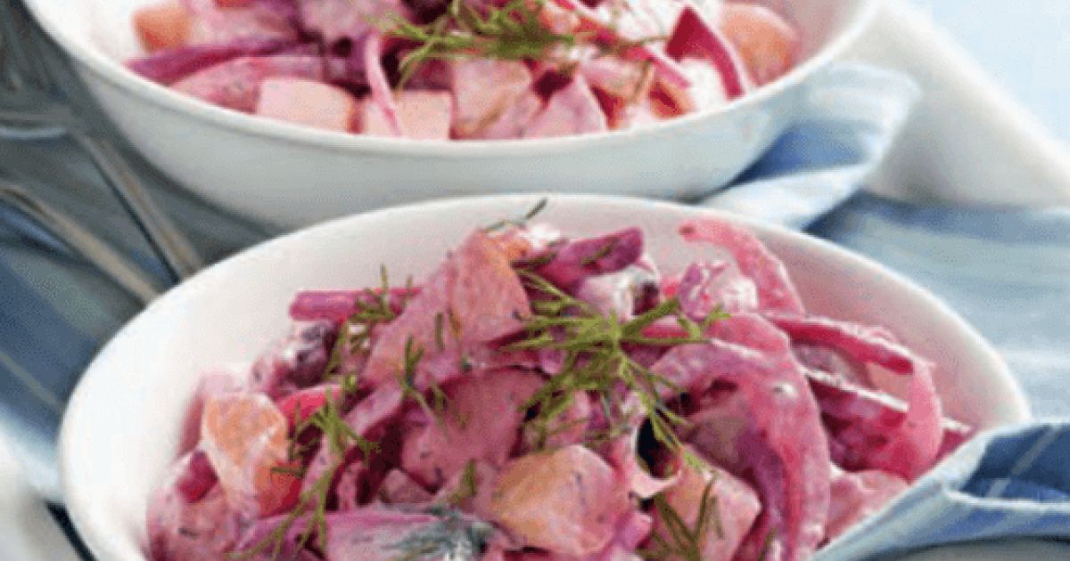 Krompirjeva solata z rdečo peso, slaniki in koromačem - Svet24.si