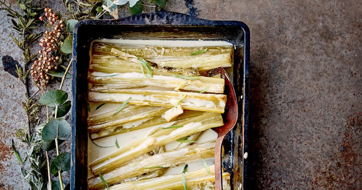 Dušena stebelna zelena z belim vinom in smetano - Svet24.si