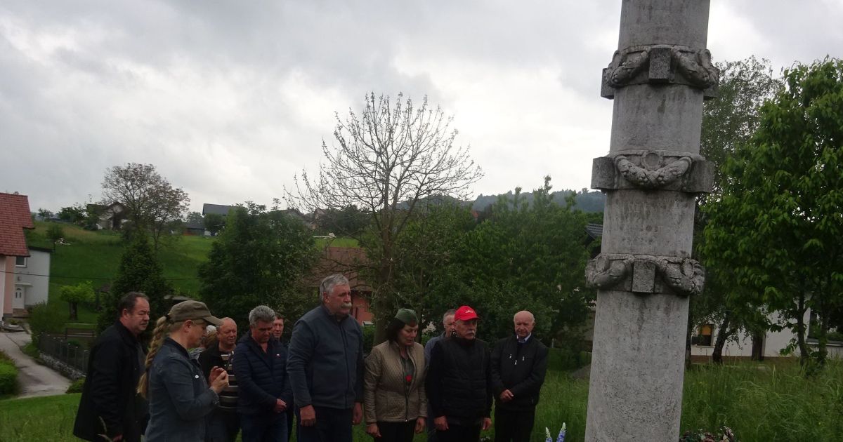 V spomin na dan zmage smo streljali in položili venec - Svet24.si