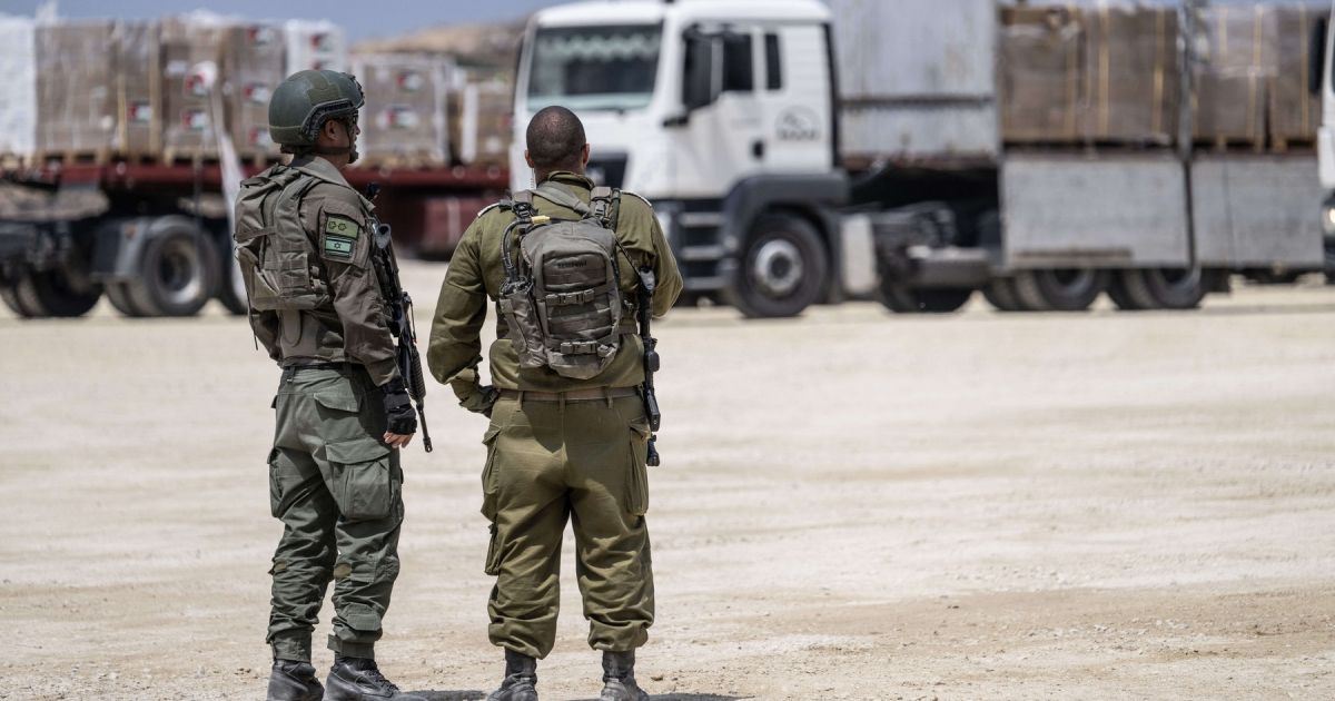 Gaza prejema pomoč pod ognjem: prvi tovornjaki vstopili, napadi se ...