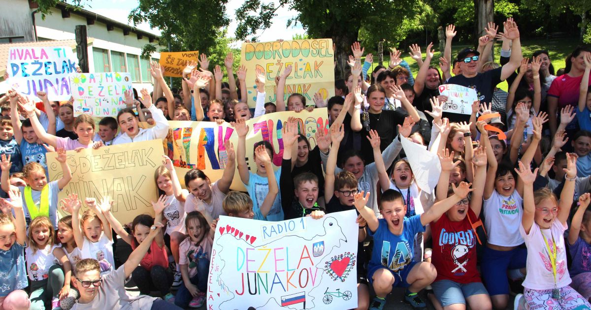 FOTO: Prisrčni sprejemi za Deželaka junaka na poti po Posavju in ...
