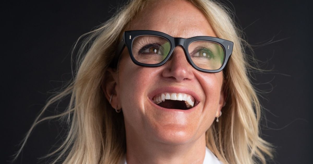 Mel Robbins: Najbolj prepoznaven ženski glas na področju osebne rasti ...