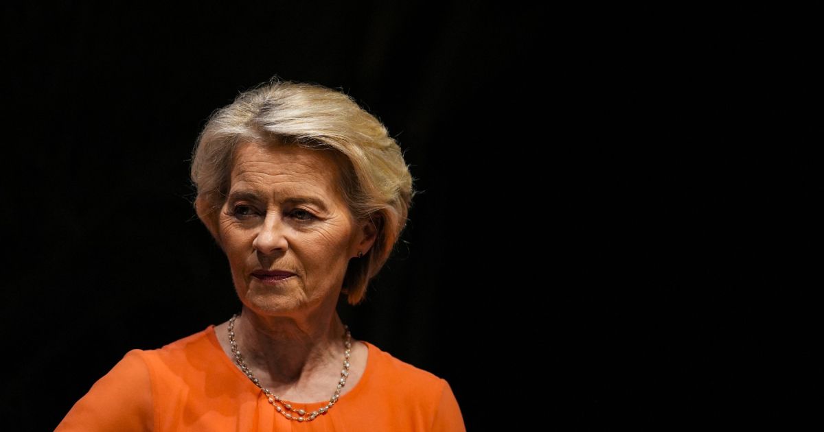 Znano, kdaj bodo evropski poslanci glasovali o nezaupnici Ursuli von der Leyen - Svet24.si