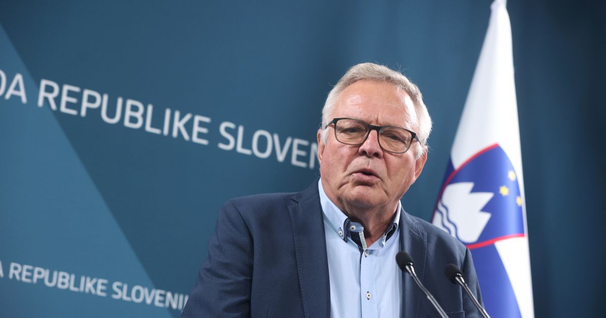 Minister Novak: Na terenu je bilo dnevno več kot 1000 strojev in več ...