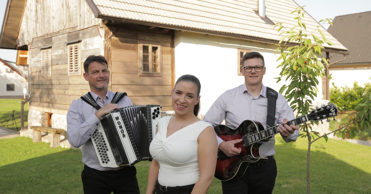 Ansambel Andreja Bajuka z novim videospotom za pesem Prikupen par ...