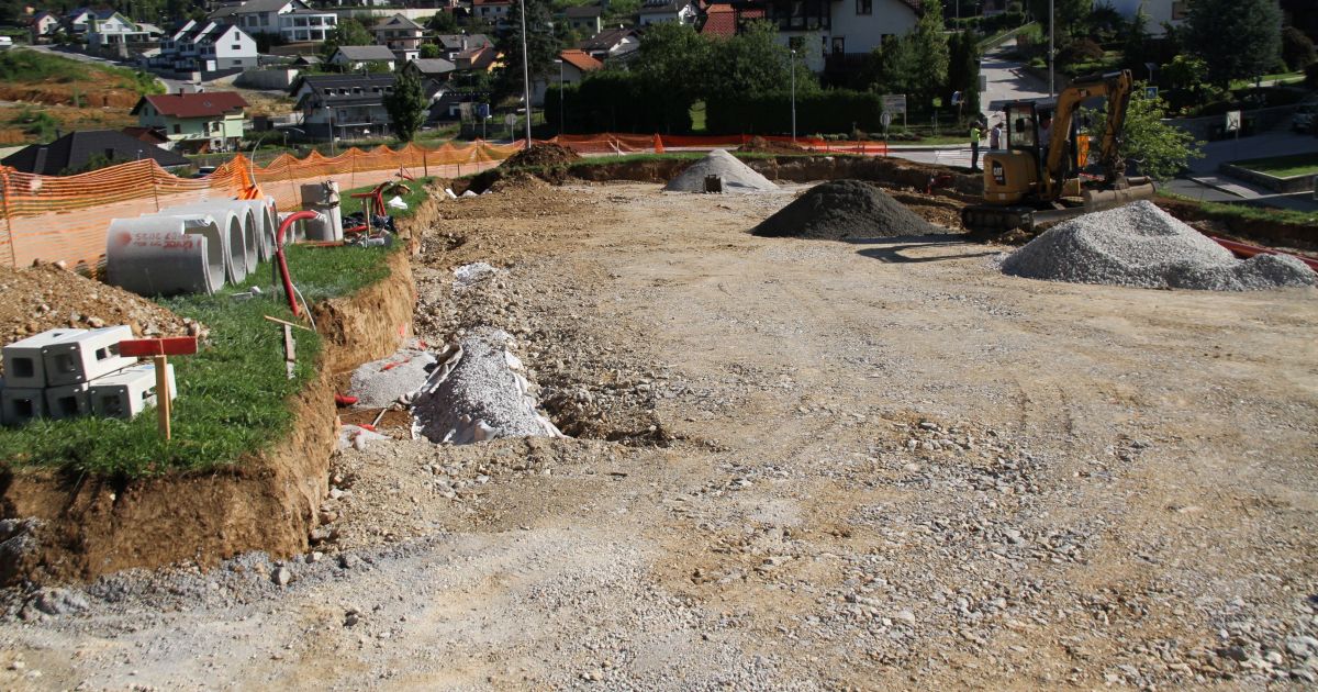 V Ljubljani majhna parcela, na podeželju pravo posestvo za isto ceno ...