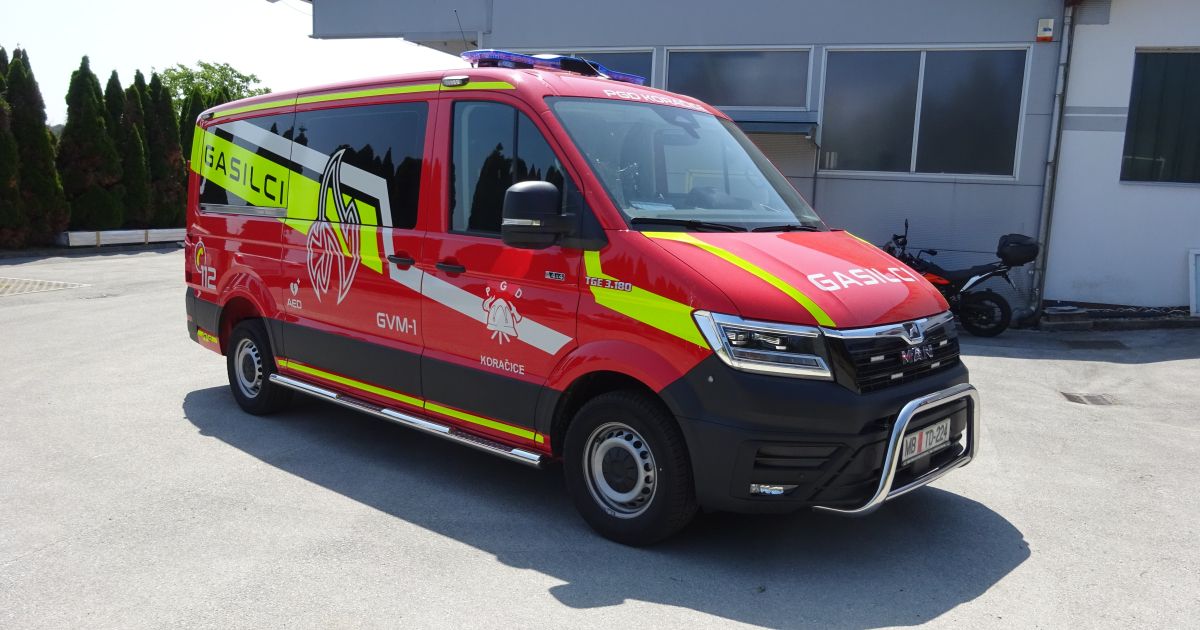 Gasilci pri Sv. Tomažu po 23 letih dobili nov gasilski kombi - Svet24.si