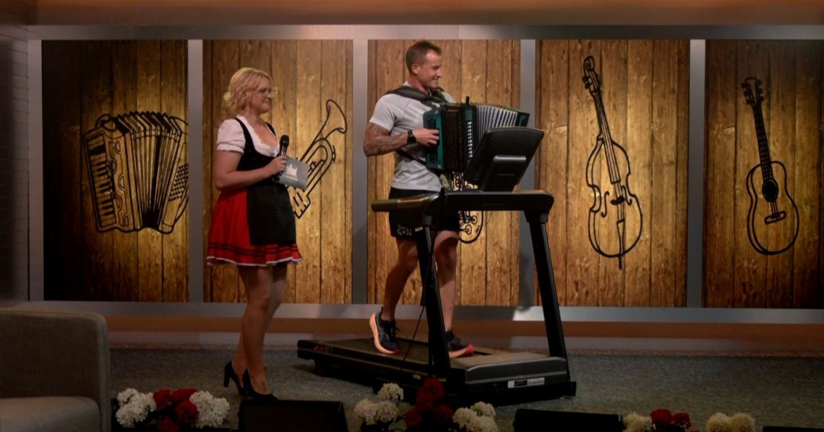 Veseljak v živo: Anže Zavrl na tekalni stezi s harmoniko - Revija Stop